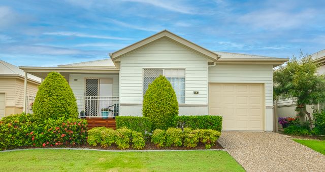 Golden Crest Manors | Over 50s Residential Resort Gold Coast